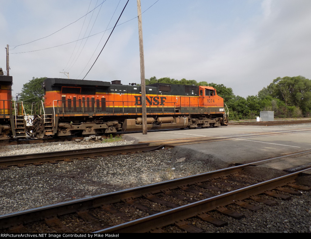 BNSF 1074